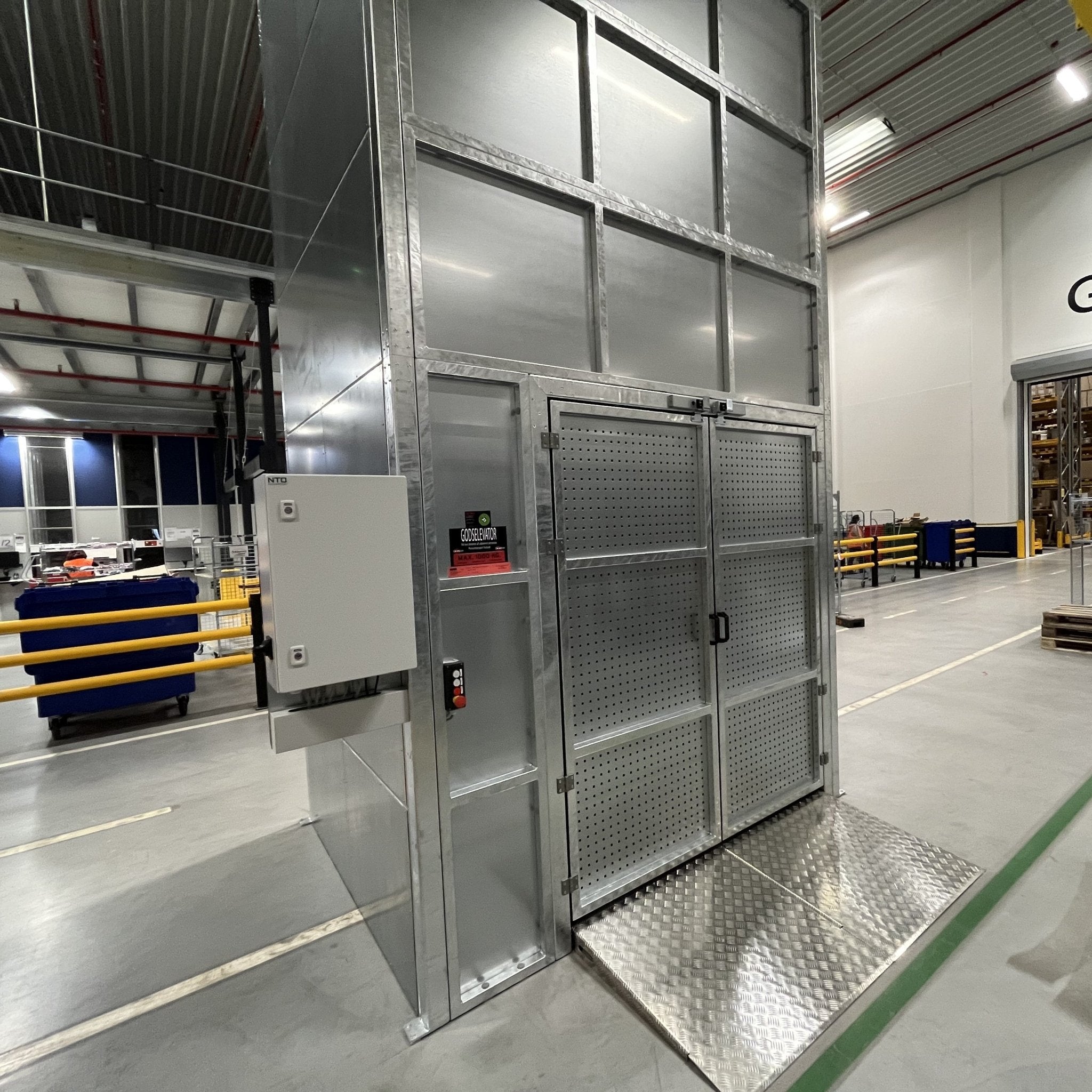 Goods elevator with a lift tower for 1000 kg – JEMA LIFT